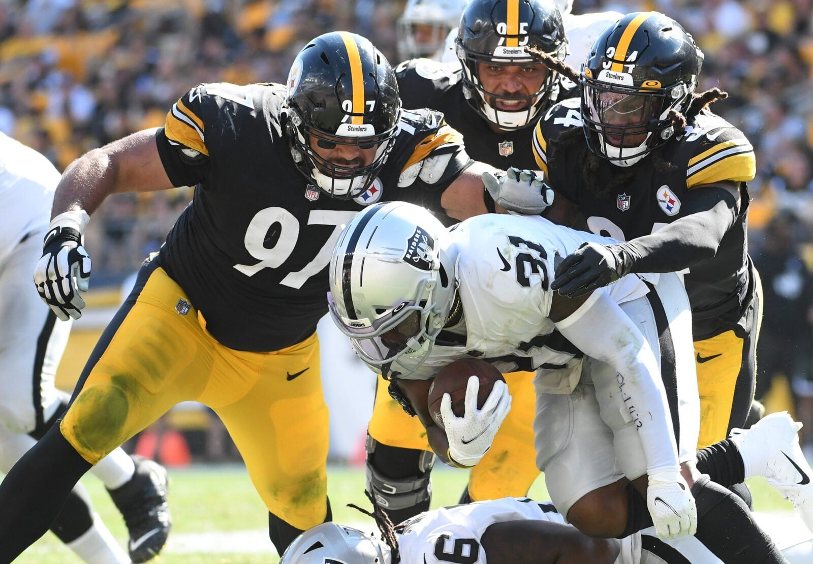 Raiders ground game hits stride just in time to face LA's leaky run defense