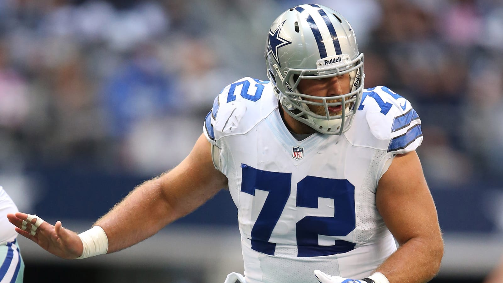 Cowboys' Travis Frederick diagnosed with Guillain-Barre syndrome, no ...