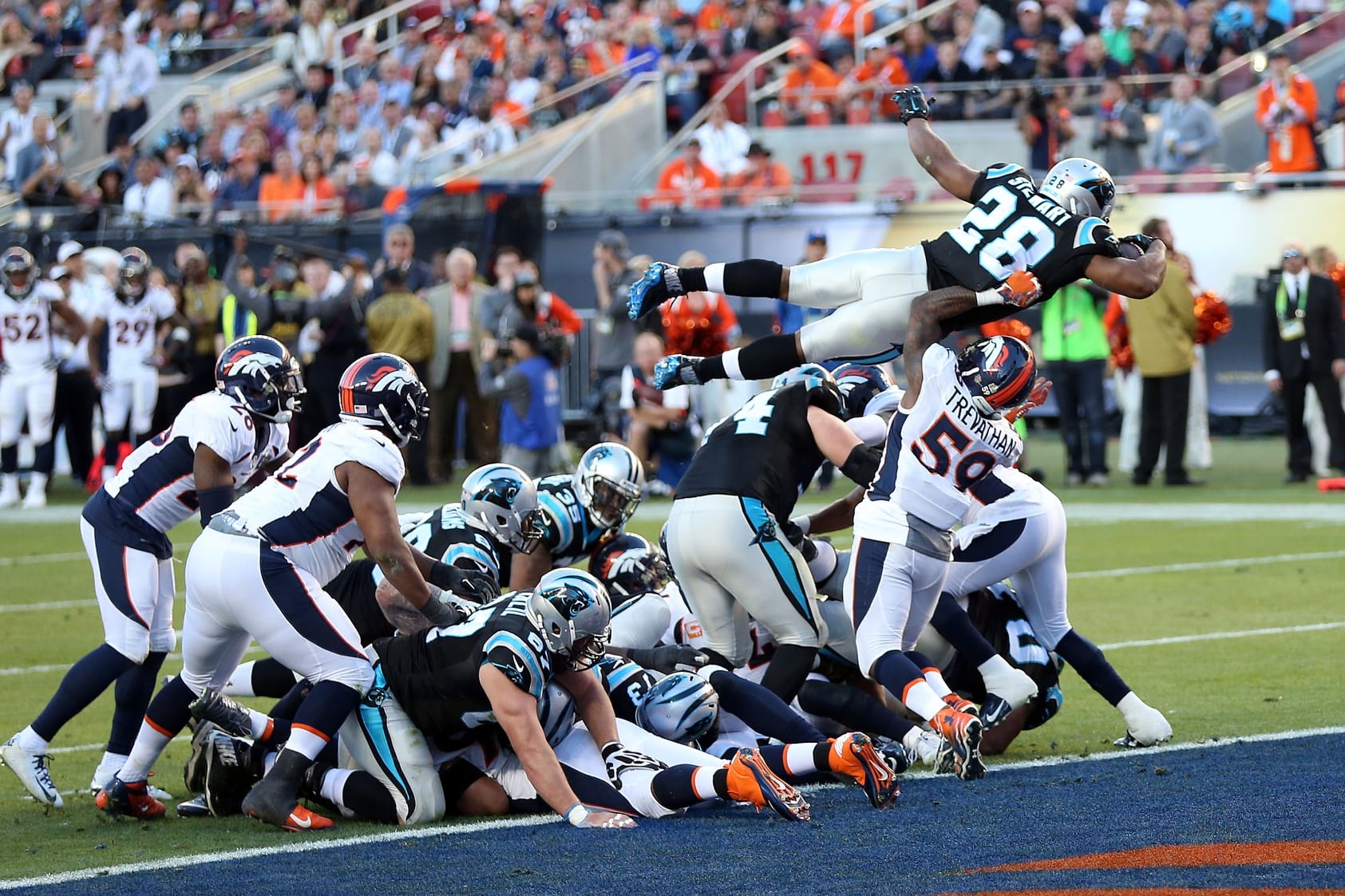 WATCH: Jonathan Stewart flies in for touchdown
