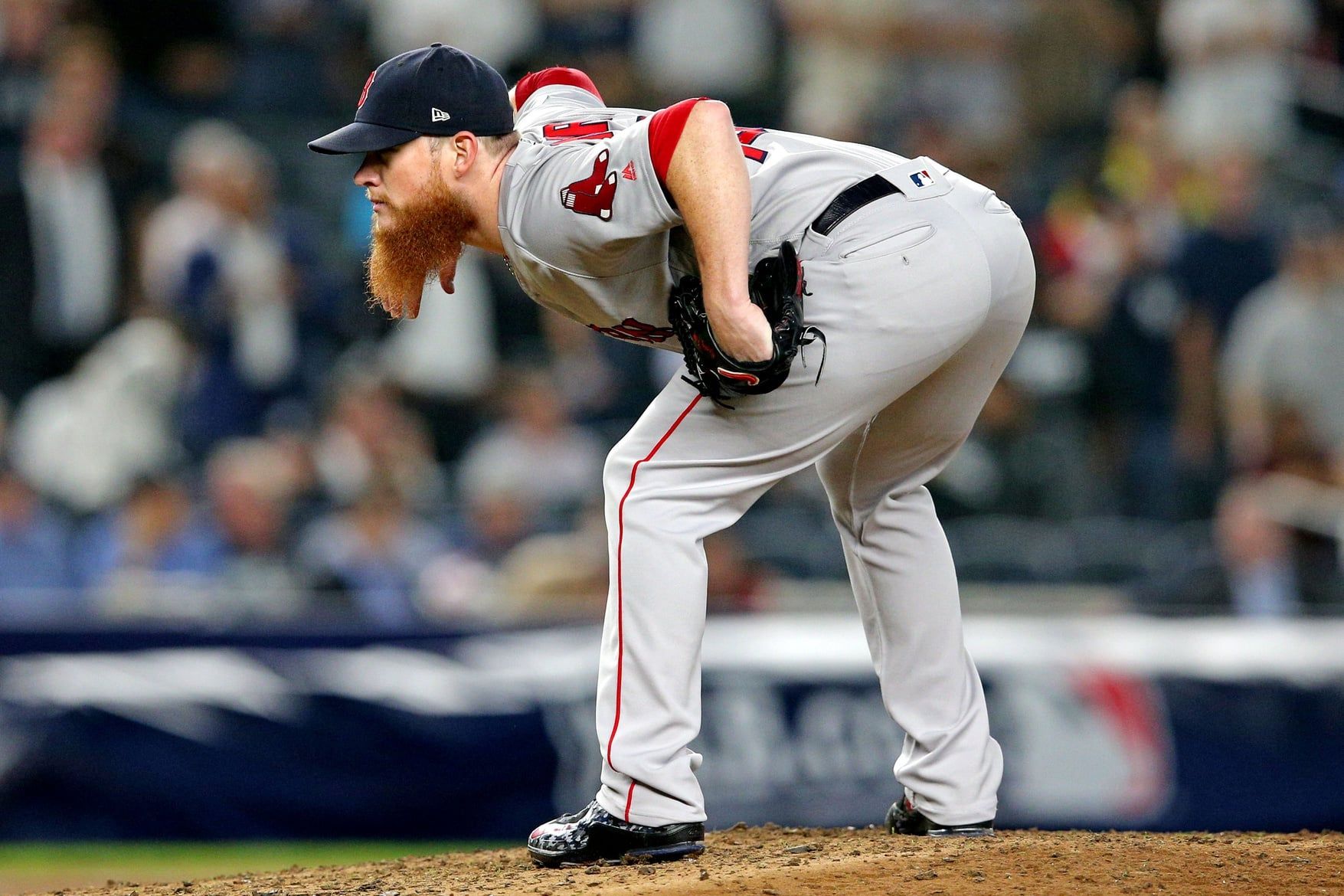 WATCH: Astros fans make fun of Craig Kimbrel's chicken-wing stance
