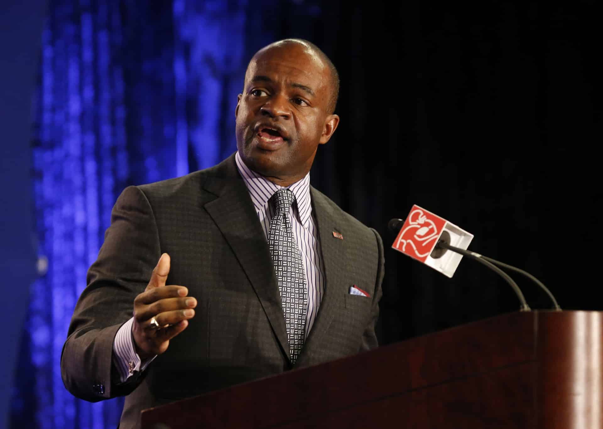 NFLPA head throws support behind Michael Bennett