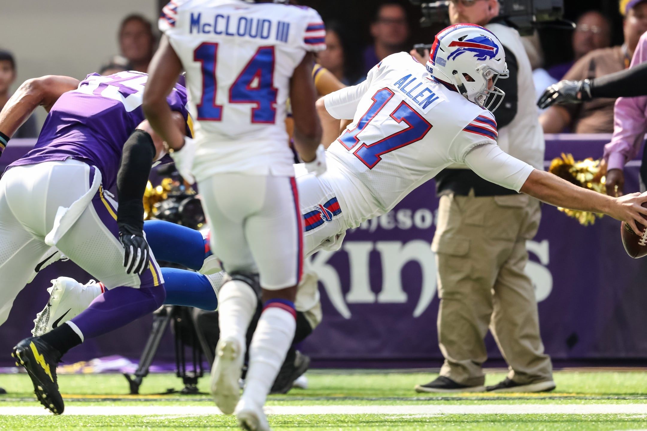 WATCH: Josh Allen HURDLES Anthony Barr in open field