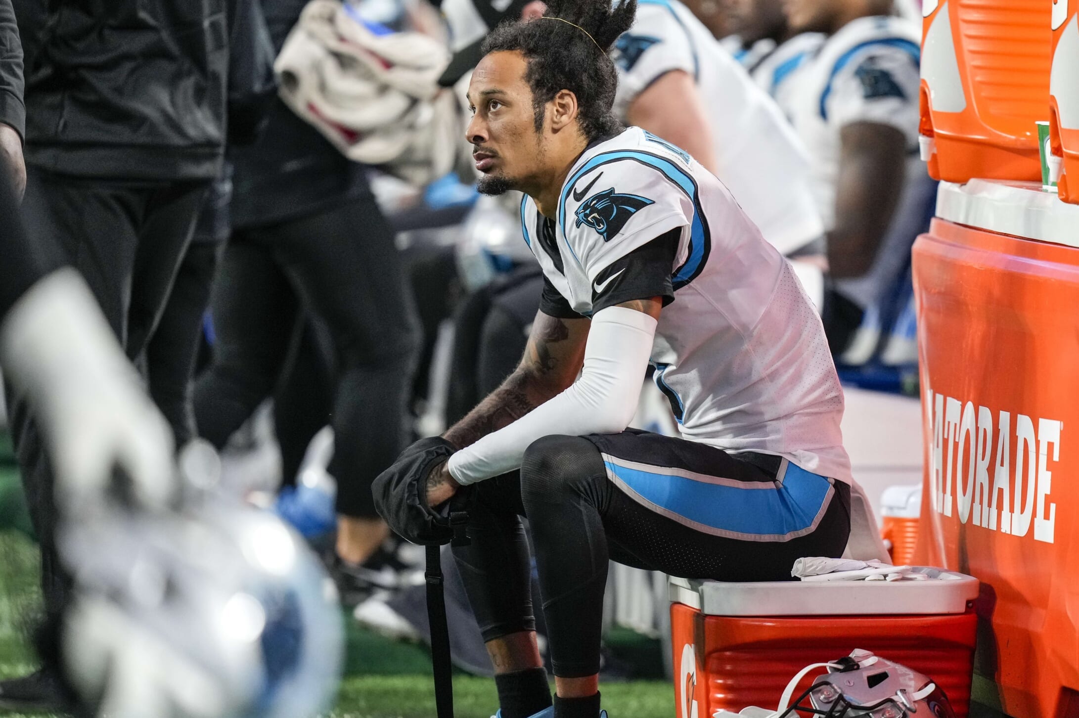 Carolina Panthers star Robbie Anderson flips out, sent to locker room ...
