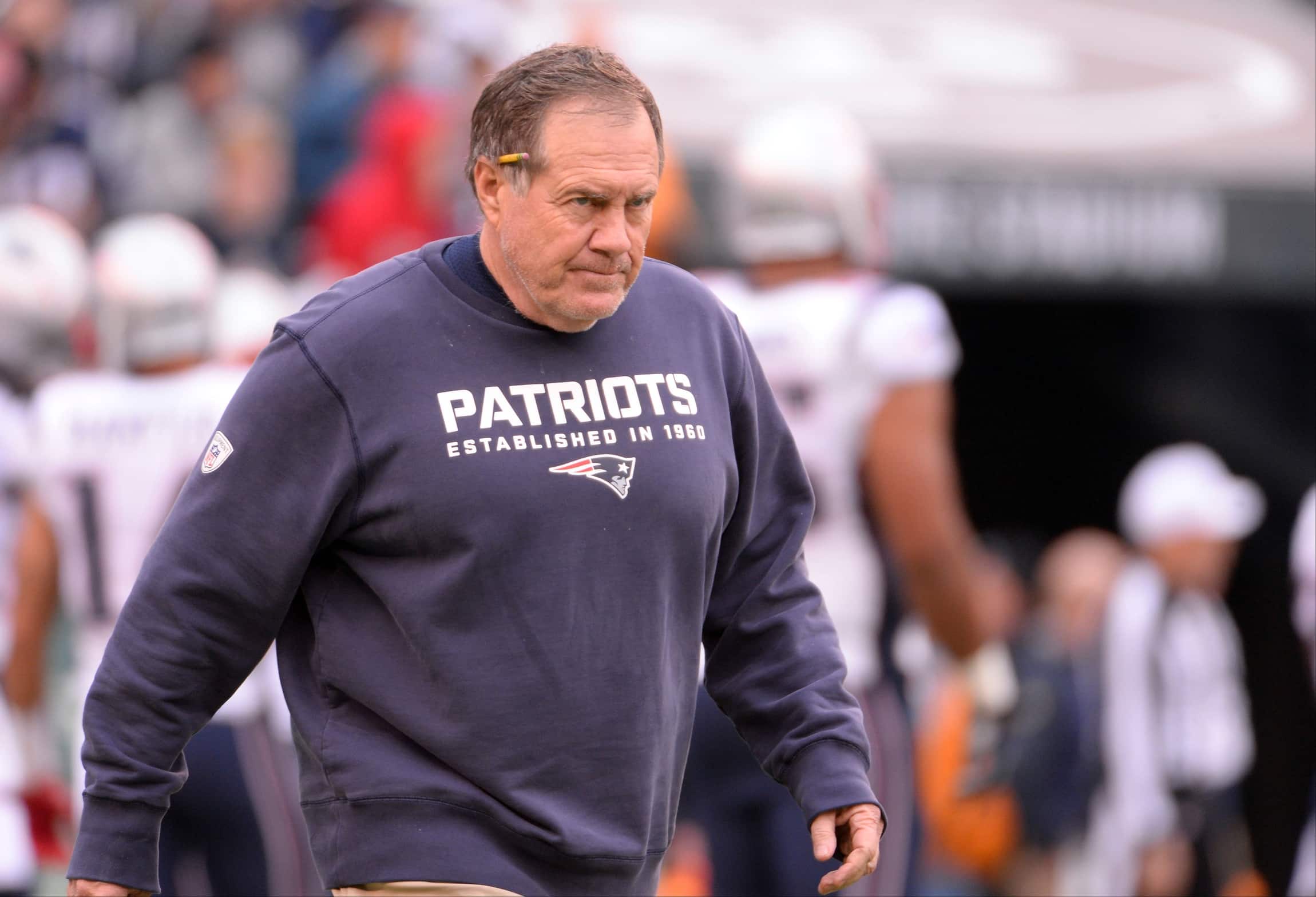 WATCH: Bill Belichick coldly snubs kids during walk onto field for 'SNF'
