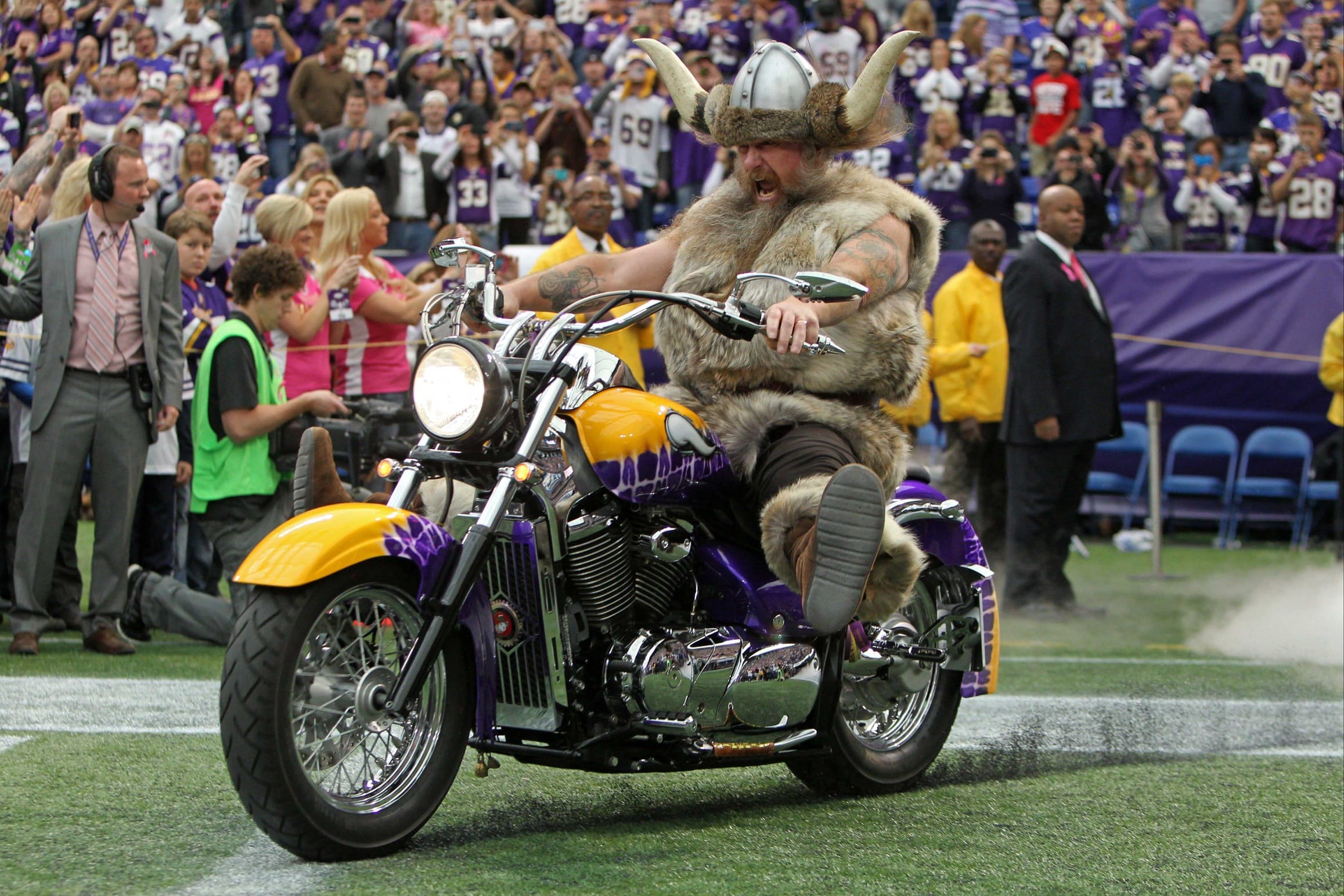 Minnesota Vikings cut ties with mascot 'Ragnar' after 20-plus years ...