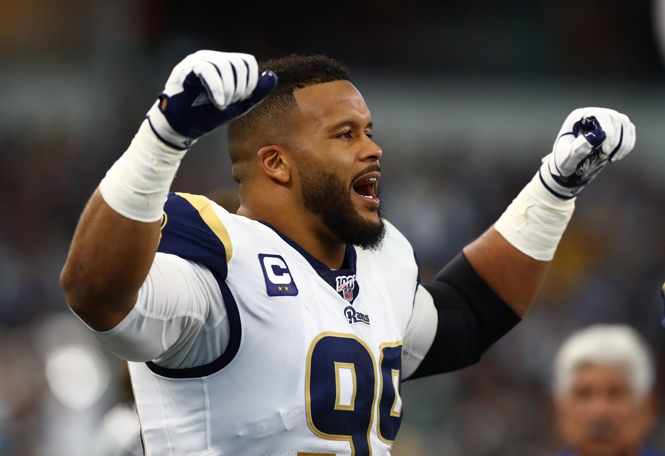 WATCH: Aaron Donald shows off insane strength in bench press workout
