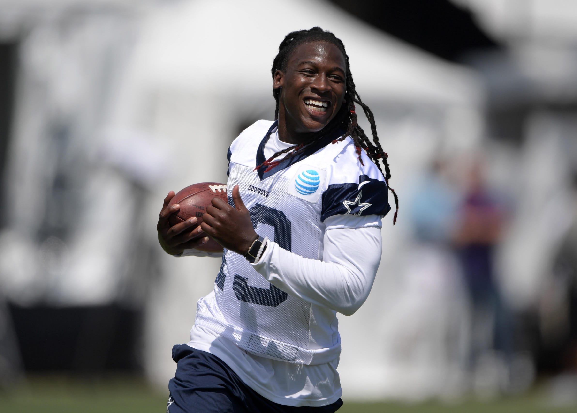 WATCH: CFL star Lucky Whitehead tows a semi-trailer truck all by himself