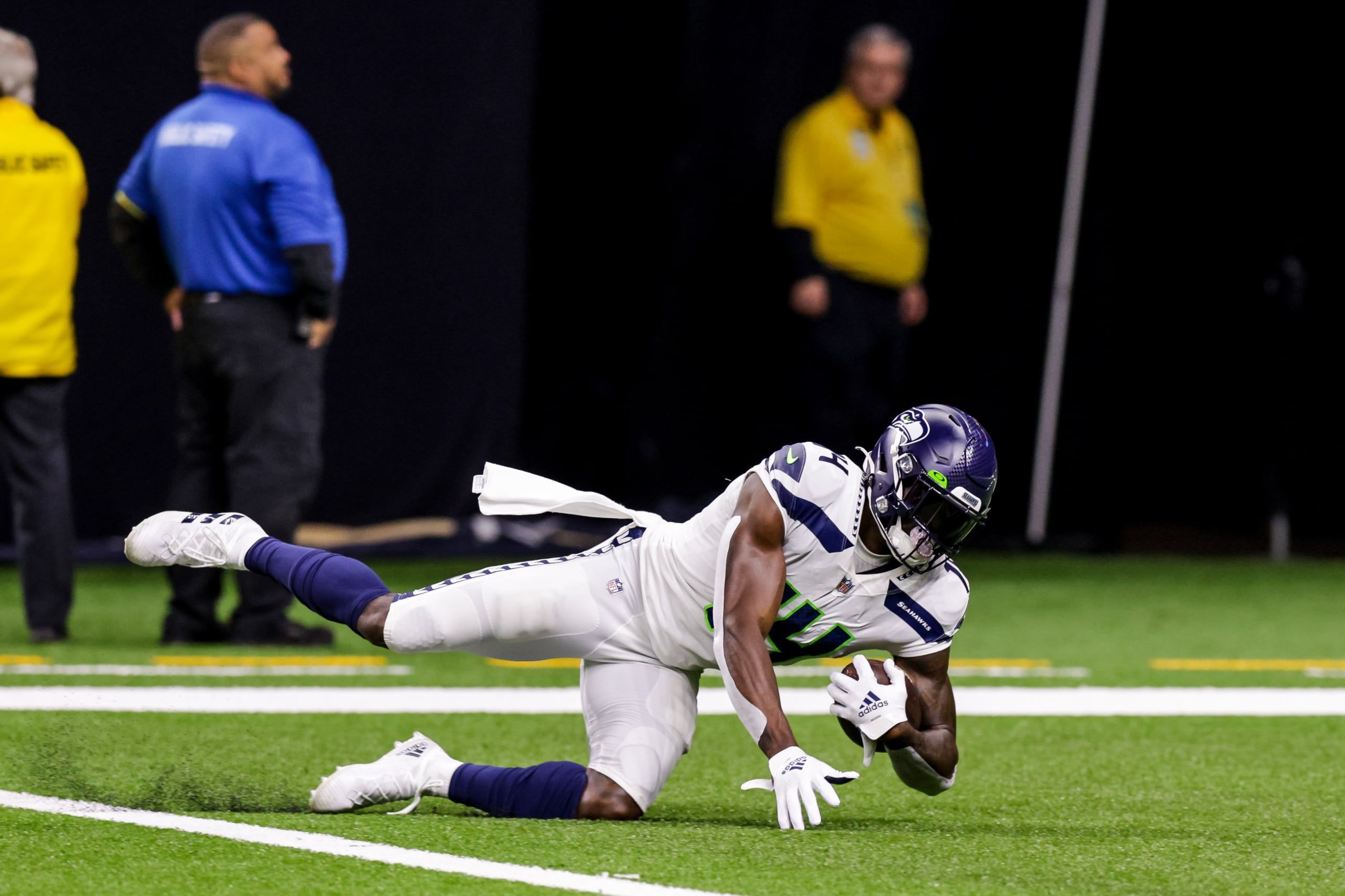 Seattle Seahawks' DK Metcalf carted off with knee injury, ruled out