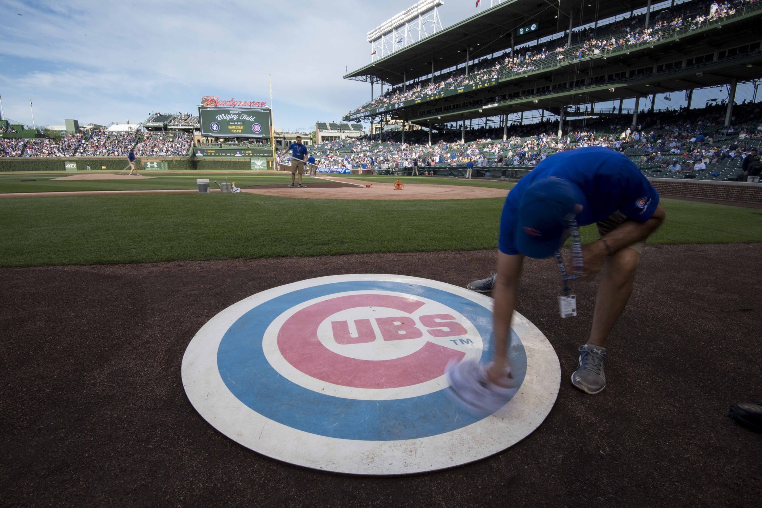 WATCH: Cubs honor late former star Bill Buckner with moment of silence