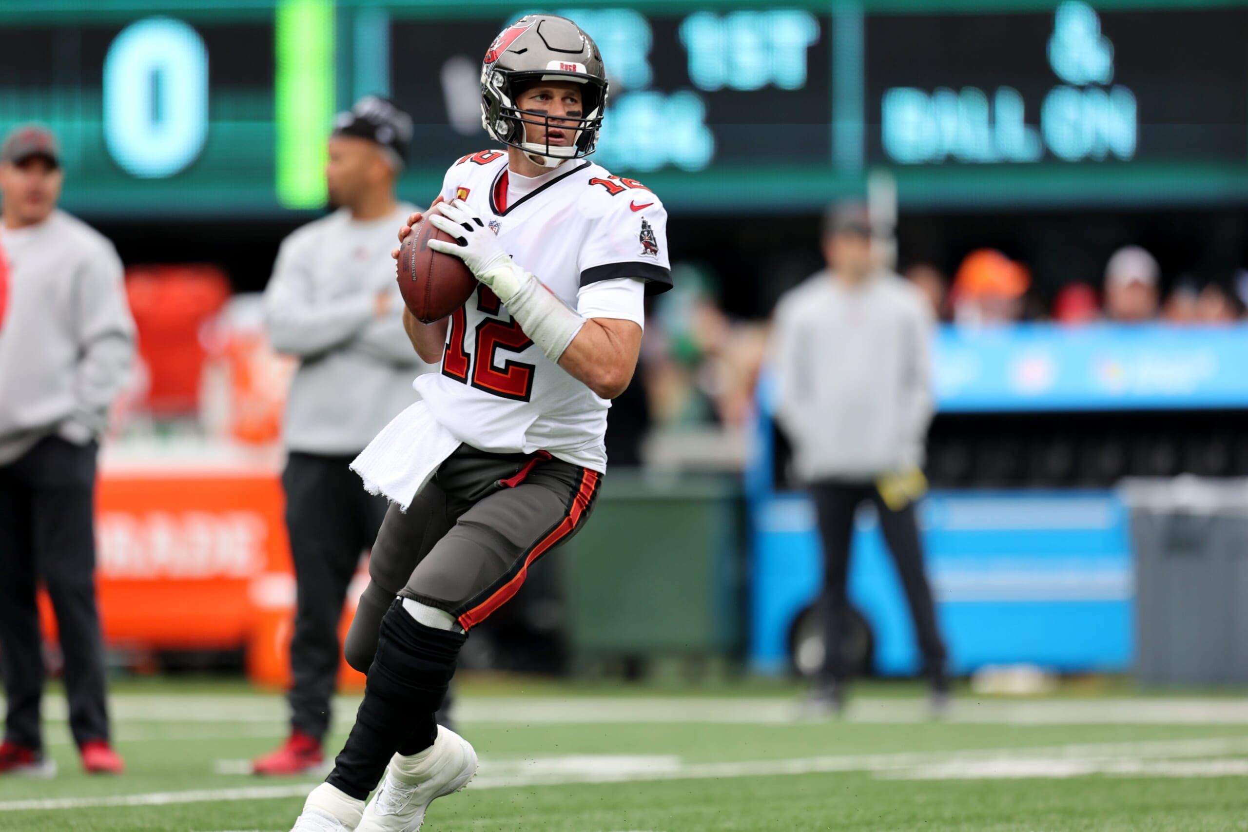 NFL world reacts to Tom Brady leading Tampa Bay Buccaneers to comeback win