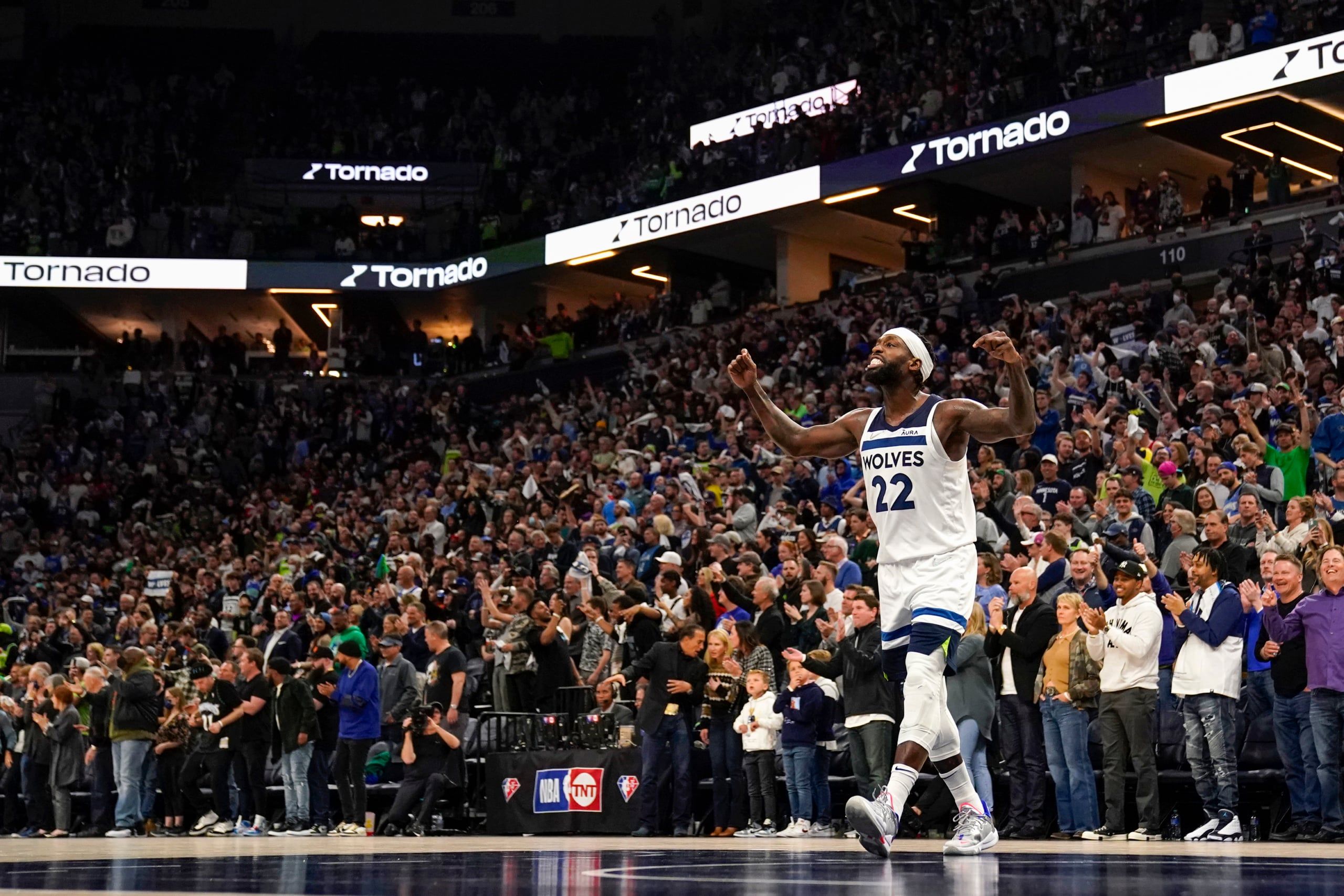 Glue Girl: Find out why a woman glued her hand to the floor at ...