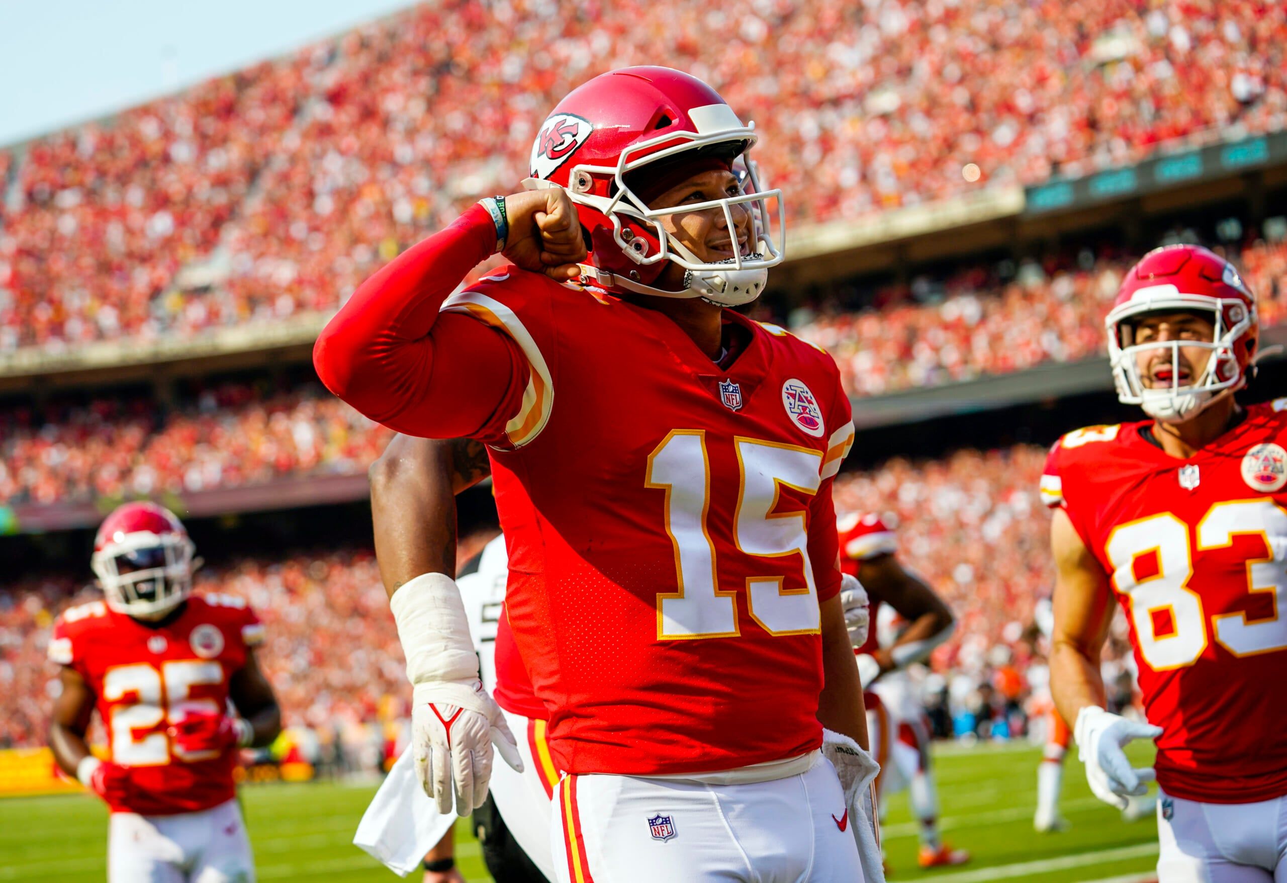 WATCH: Patrick Mahomes connects with Tyreek Hill on 75-yard TD