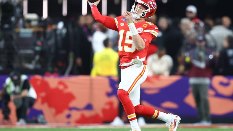 Patrick Mahomes throws interception on first Kansas City Chiefs' drive ...