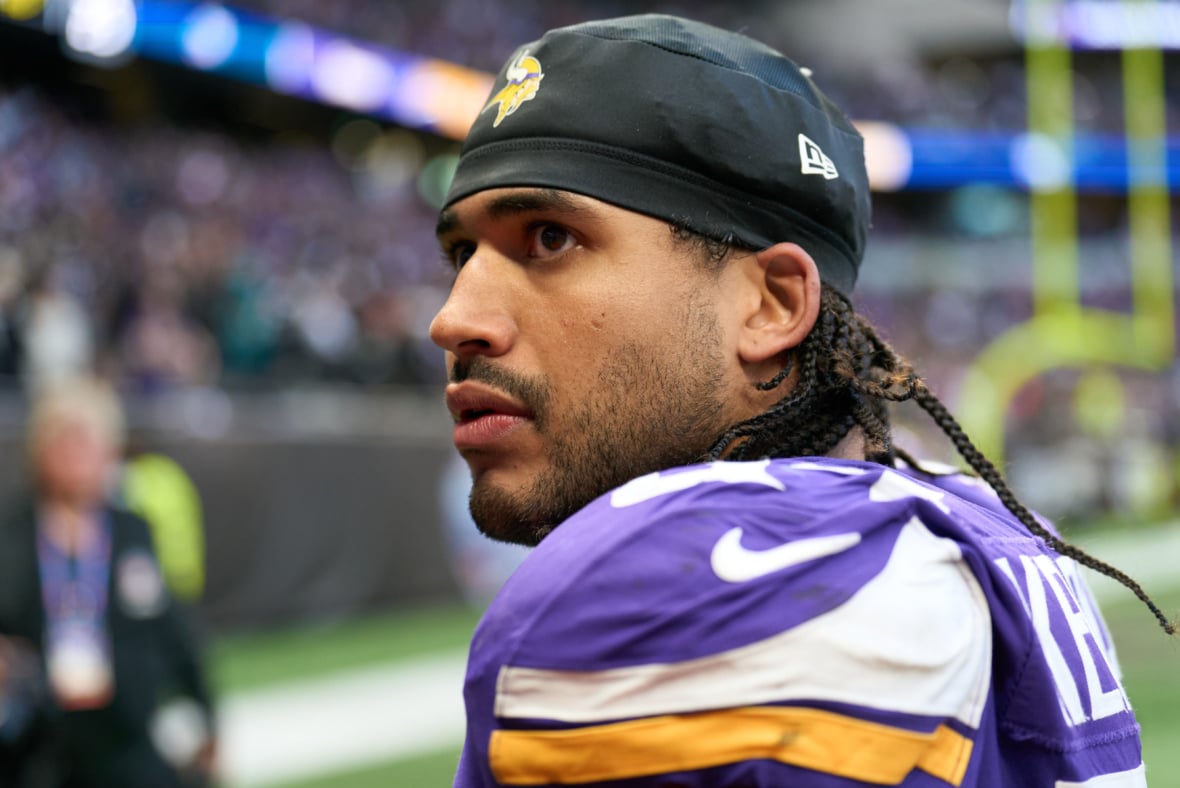 Los Angeles Chargers sign All-Pro middle linebacker Eric Kendricks