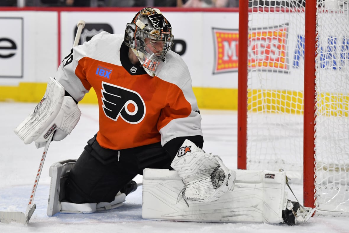Flyers goalie options ahead of NHL trade deadline amid Carter Hart absence