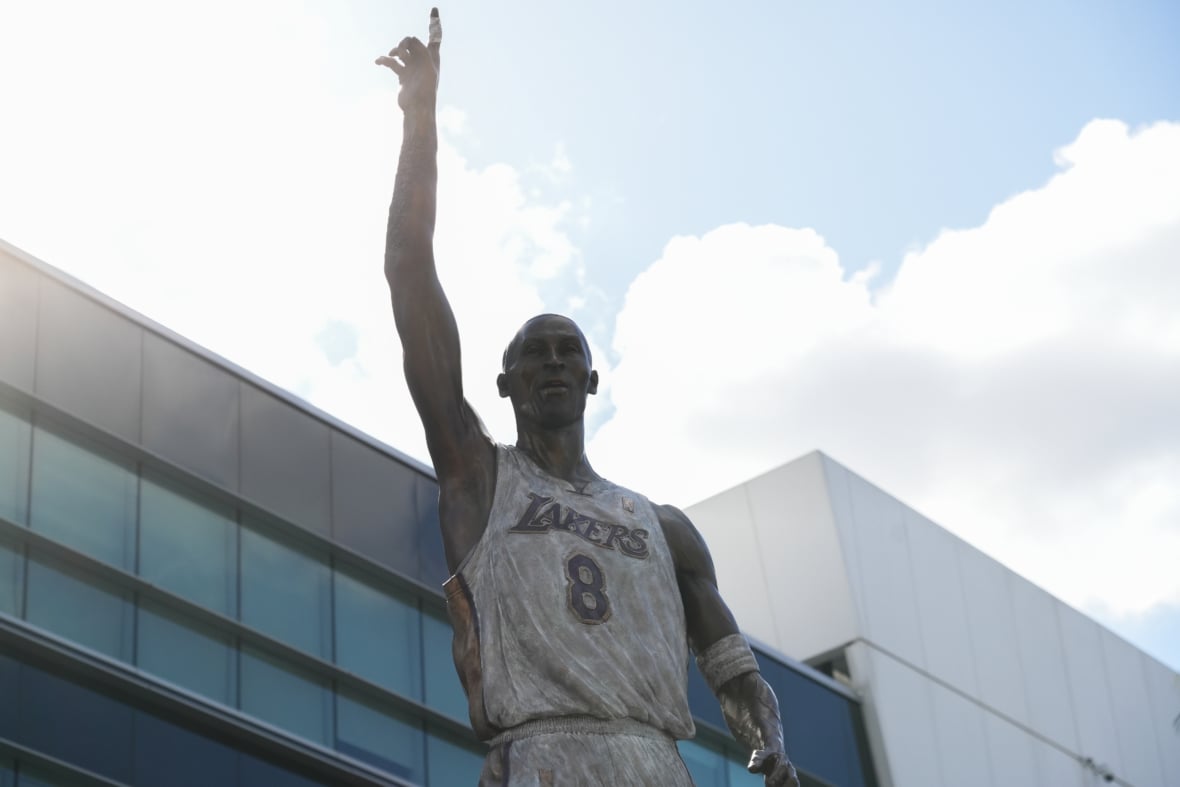 Los Angeles Lakers to unveil another Kobe Bryant statue during private ...
